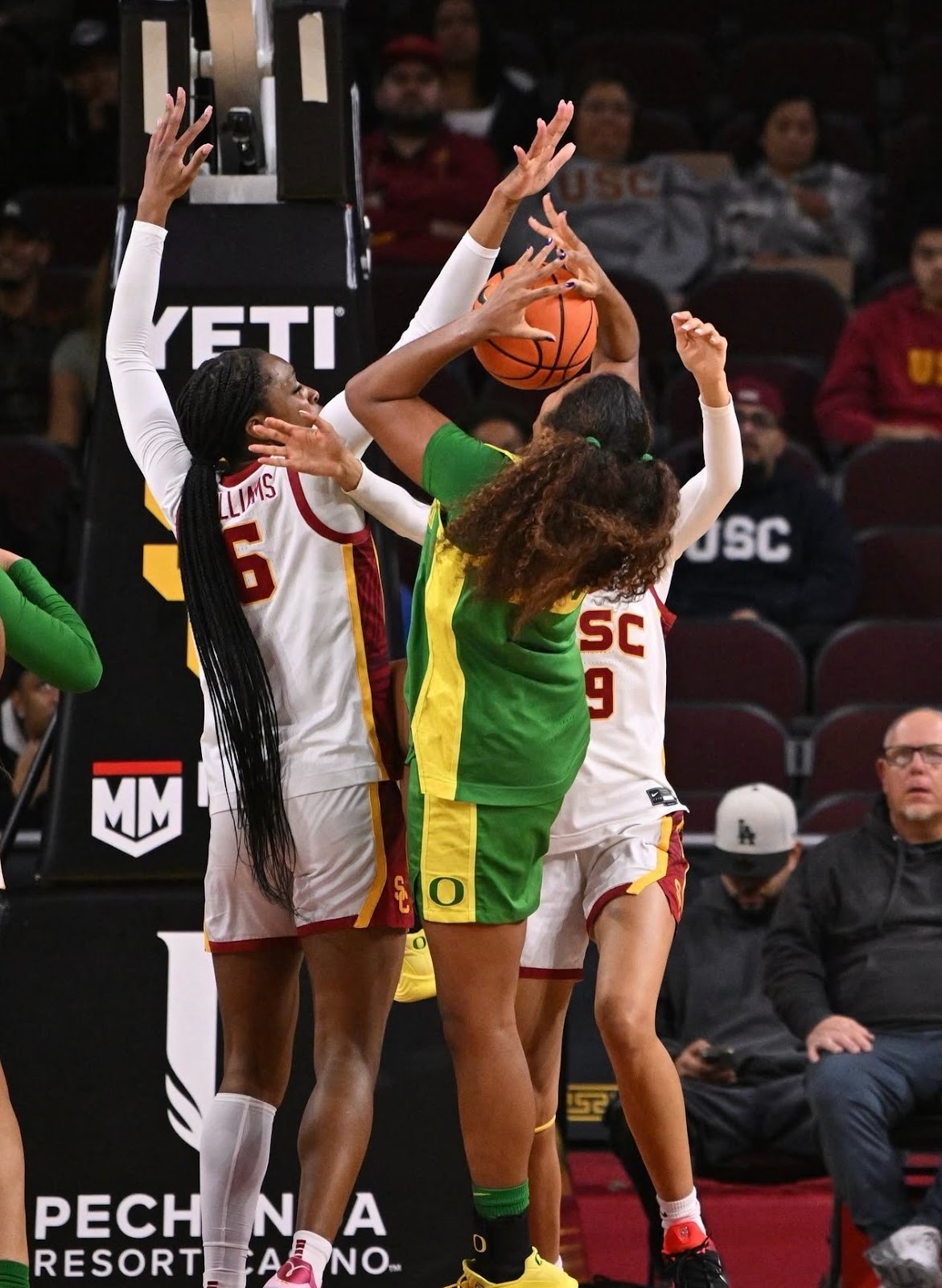 Oregon Stages Epic Comeback to Stun USC Women’s Basketball 71-66 – REEL ...